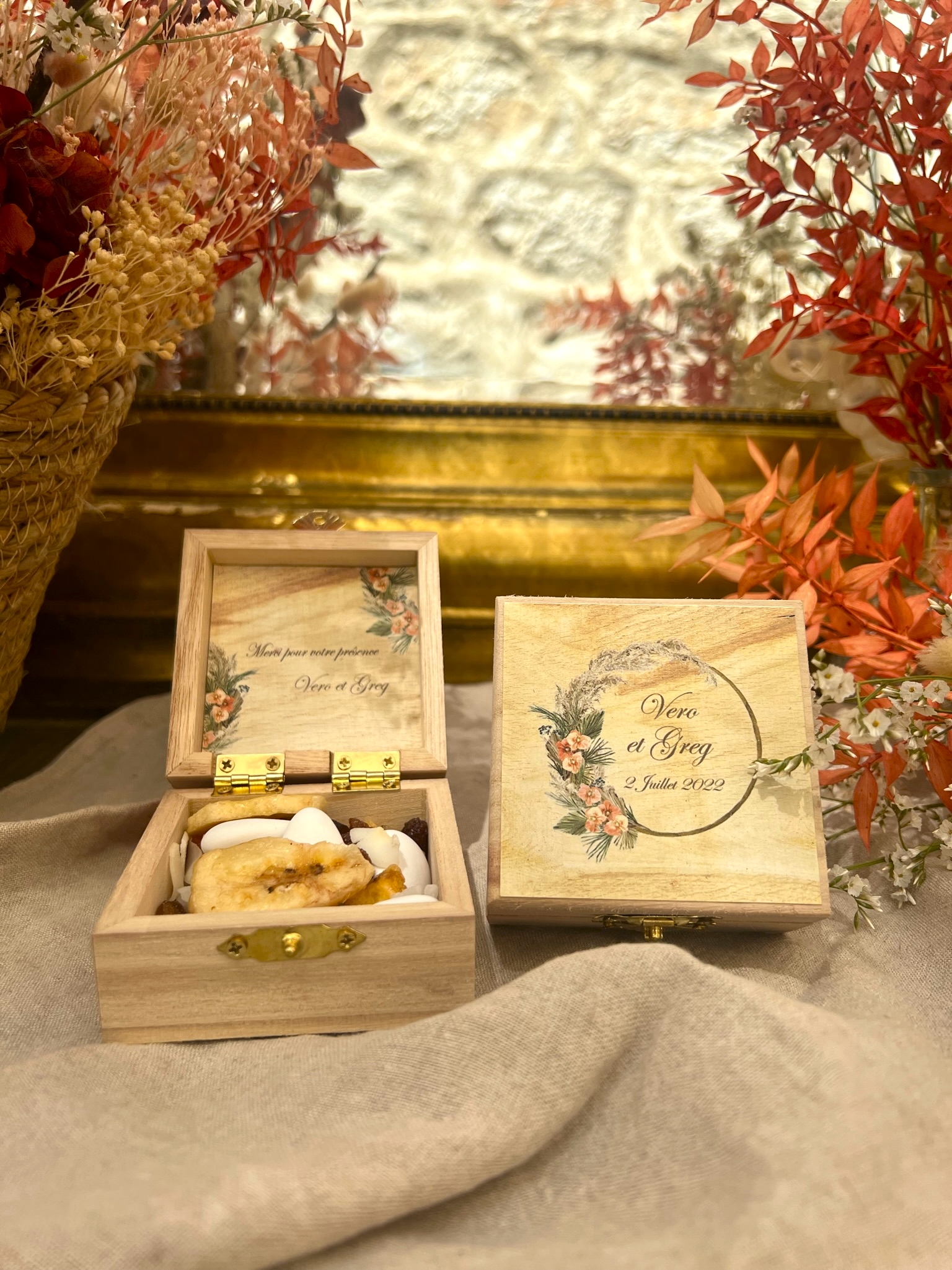 Coffrets en bois à dragées ou fruits secs à personnaliser